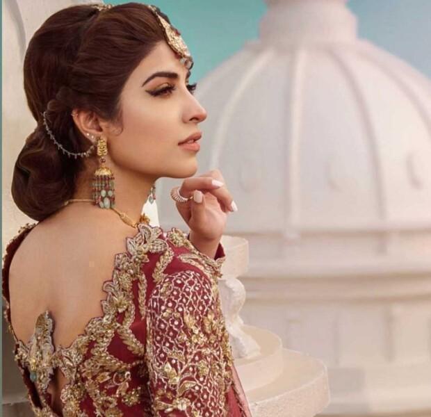 Kinza Hashmi | Biography, Age, Education, Family & more