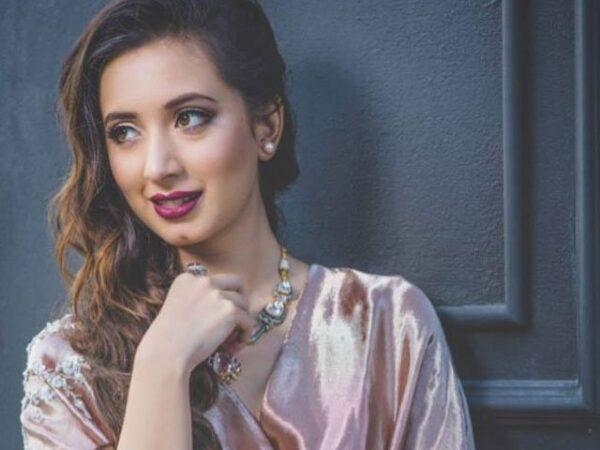 Komal Aziz | Biography, Age, Husband, Education & Career