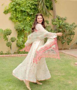 Areeba Habib | Biography, Age, Education, Husband & Dramas